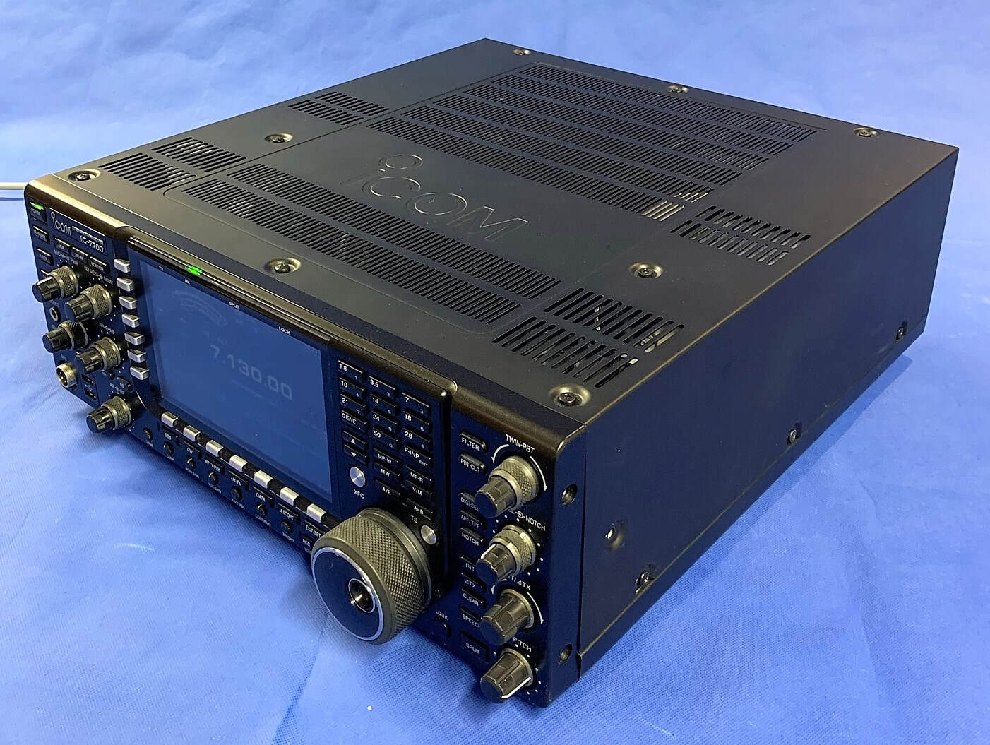 Icom IC-7700 - 200W Elite Class HF/50 Transceiver | Redkite Radio Limited